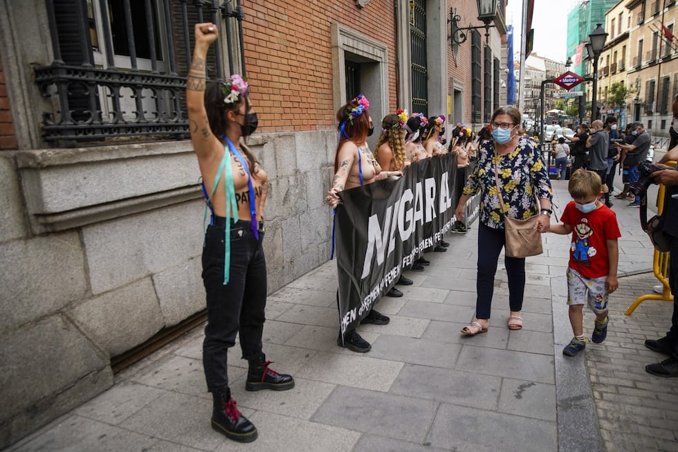 Manual de resistencia feminista: un viaje al corazón de Femen | Madrid ...