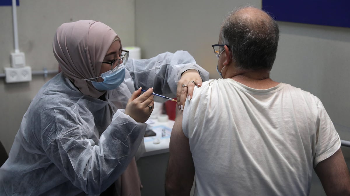 Covid-19: Israel ofrece la tercera dosis de Pfizer a los mayores de 60 ...