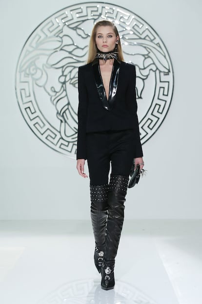 Versace: modelos futuristas y cuellos de espinas | Fotos | Pasarelas de ...