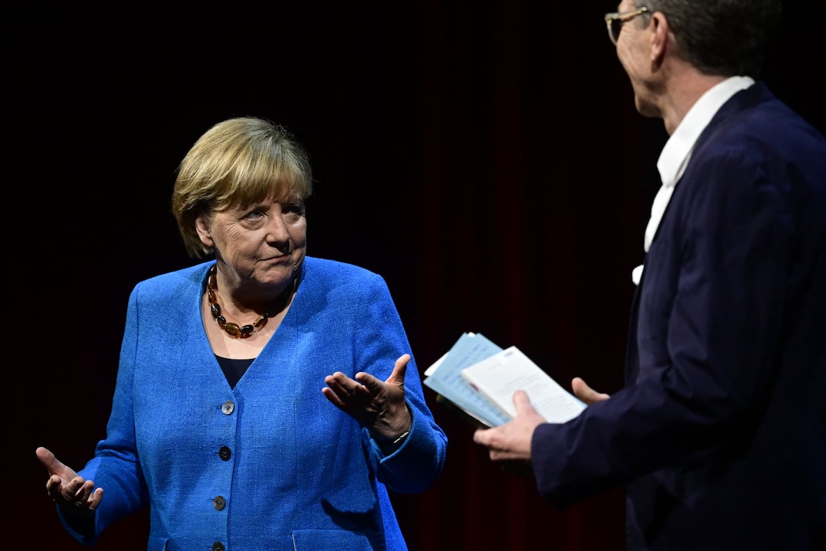 Merkel rompe su silencio... y no se arrepiente de su política respecto ...