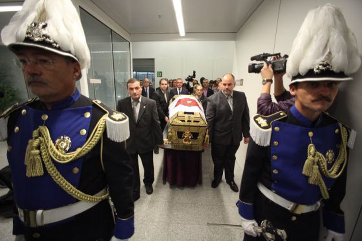 La momia de Prim llega al hospital de Reus para su autopsia | Noticias ...