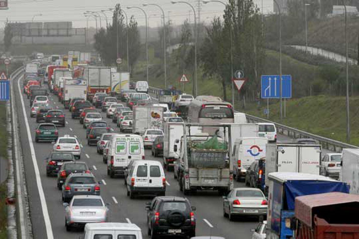 Atasco registrado a la altura del kilómetro 12, cerca de la salida a ...