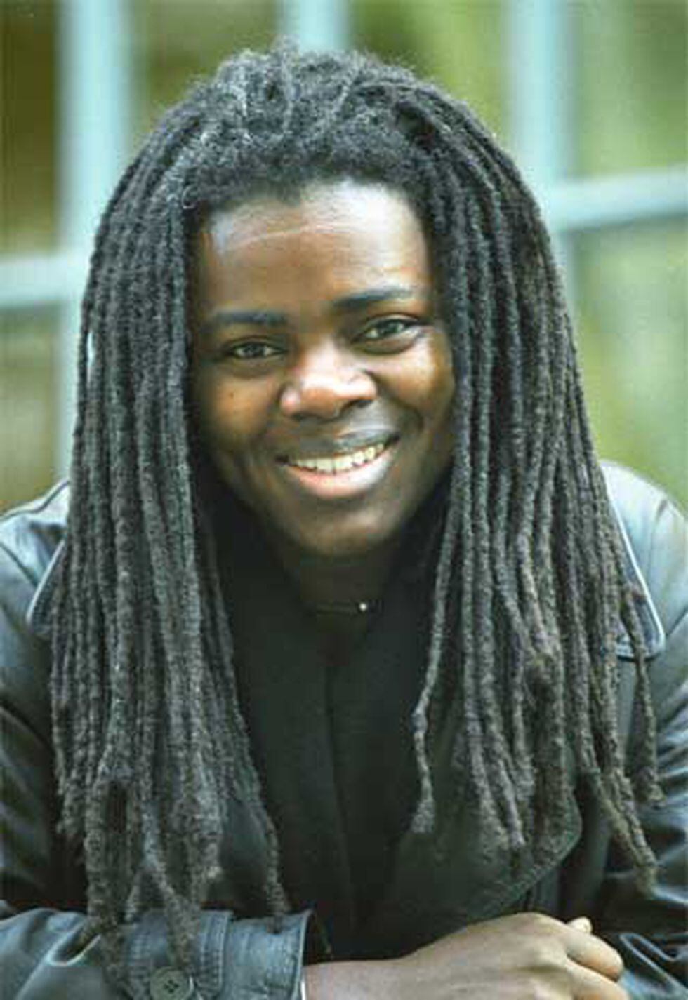 Tracy Chapman cruza historias íntimas y políticas en su nuevo disco ...
