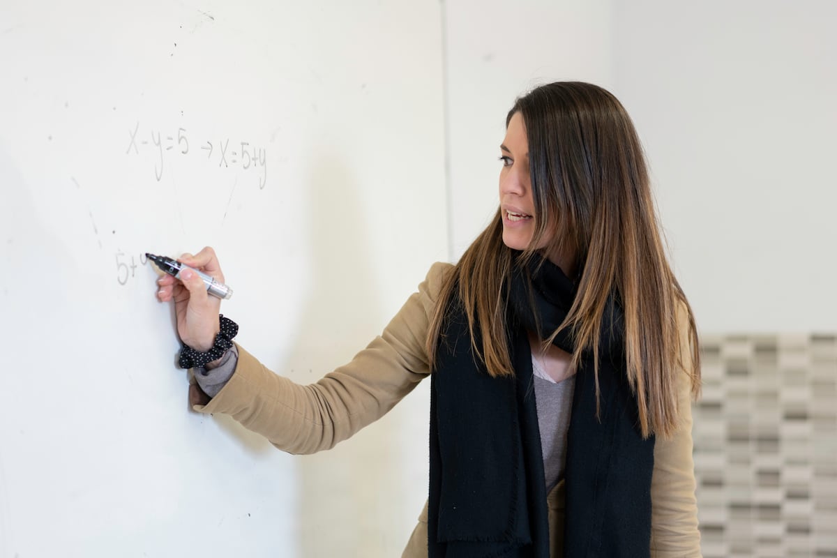 Se busca profesor de Catalán, Matemáticas o Tecnología: las plazas con ...