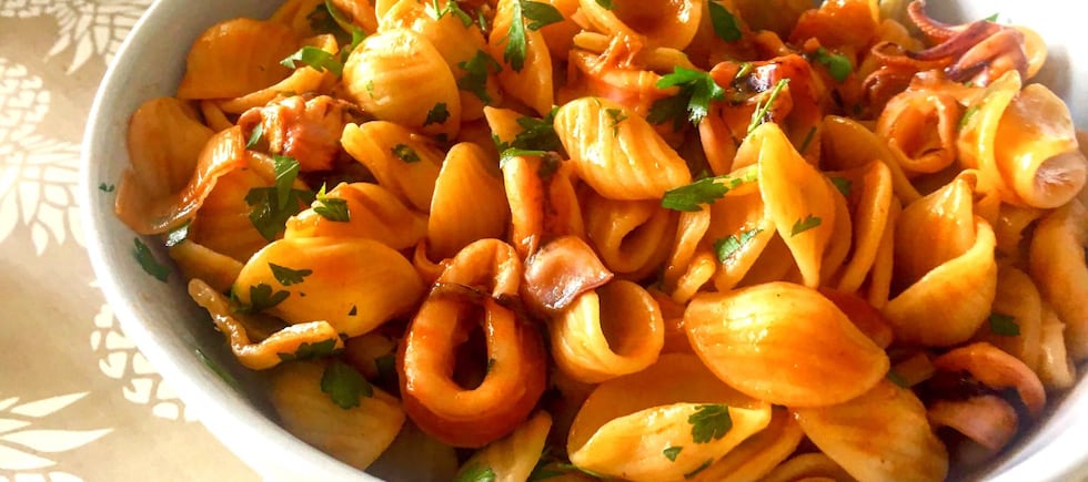 Pasta con salsa de calamares | Recetas | Gastronomía | EL PAÍS