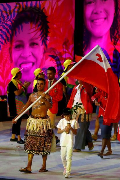 El abanderado de Tonga provoca un cataclismo en las redes sociales | S ...