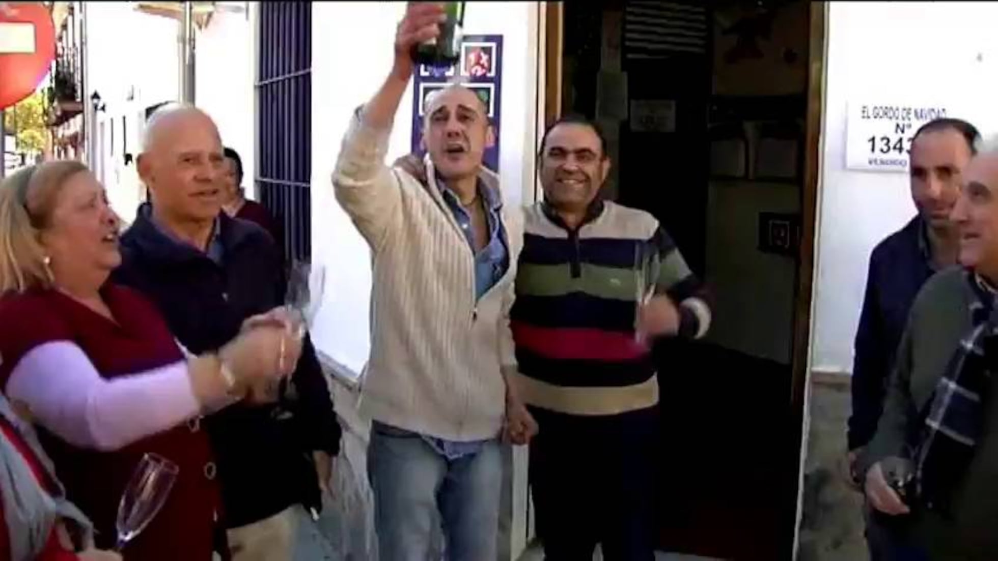 Así te cambia la vida el Gordo de la Lotería de Navidad | Vídeos | EL PAÍS