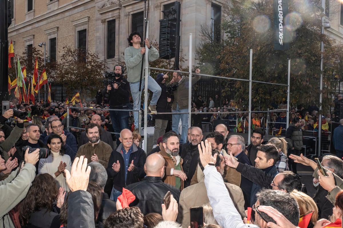Abascal defiende la violencia verbal de Vox y llama “enloquecida” a la ...