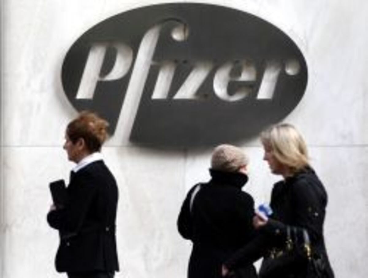 Pfizer prepara la compra de AstraZeneca por 72.000 millones | Empresas ...