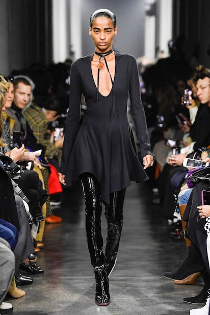 Casey Cadwallader, nuevo director creativo de Mugler, sorprende con una ...