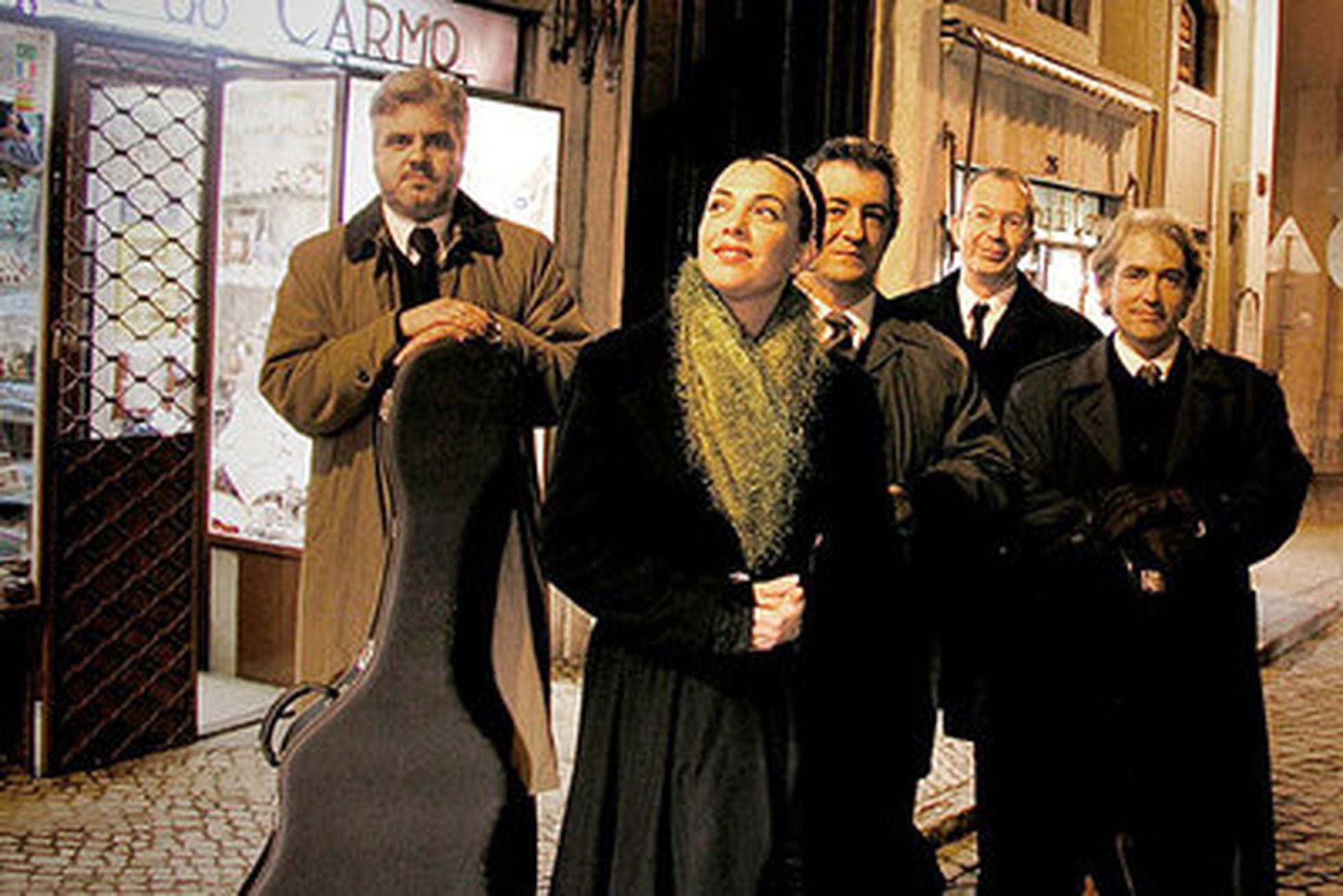 Madredeus cubre Lisboa con la música de 'Um amor infinito ...