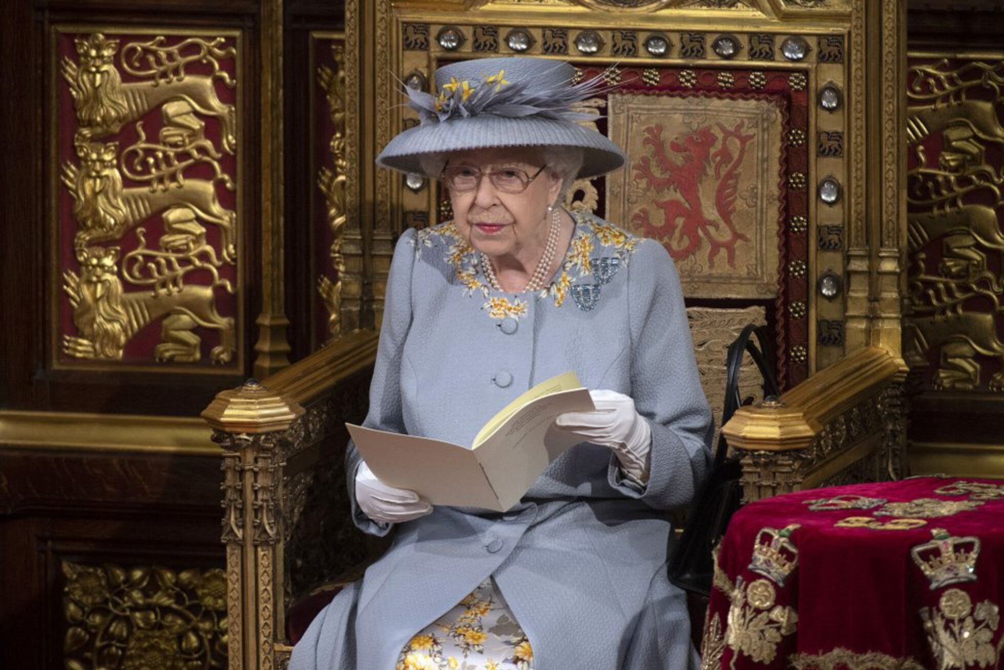 La reaparición de Isabel II para presentar el programa de ‘recuperación ...