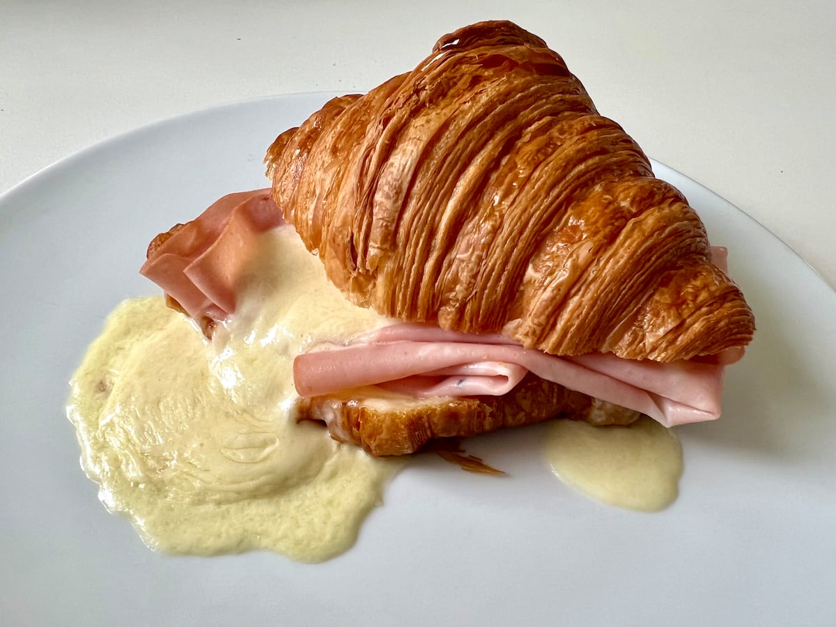 Ideas para rellenar un cruasán en el desayuno y el origen de este bollo ...