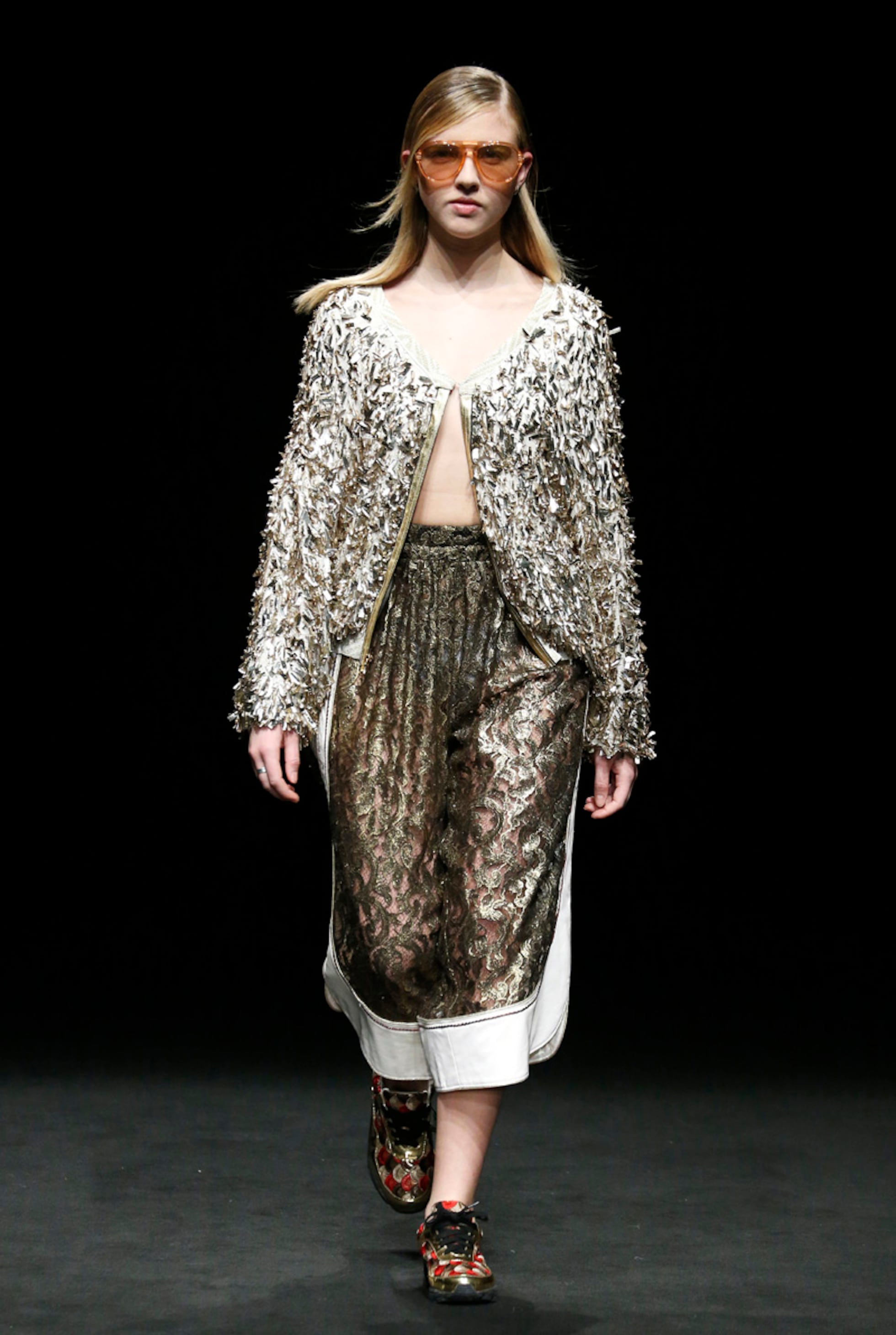 María Vicente, hija de Judit Mascó, debuta como modelo desfilando para ...