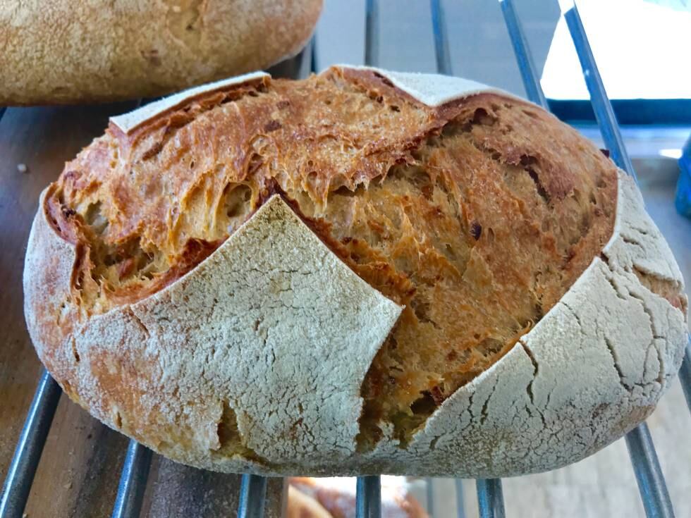 Con las manos en Amasa, grandes panes femeninos | Gastronotas de Capel ...