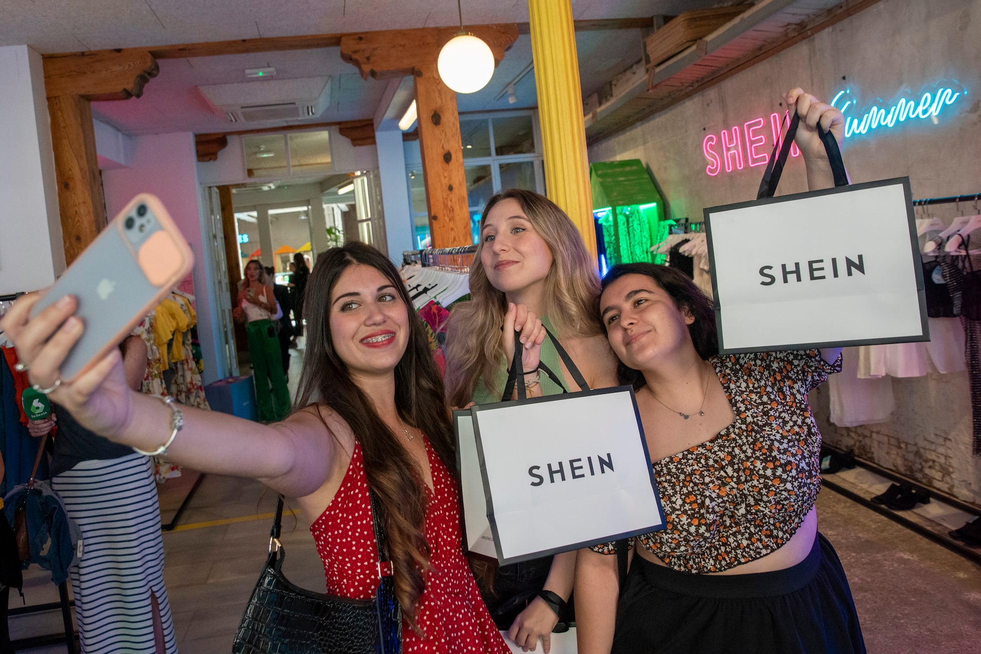 Así fue la apertura de la tienda Shein en Madrid: las colas para entrar ...