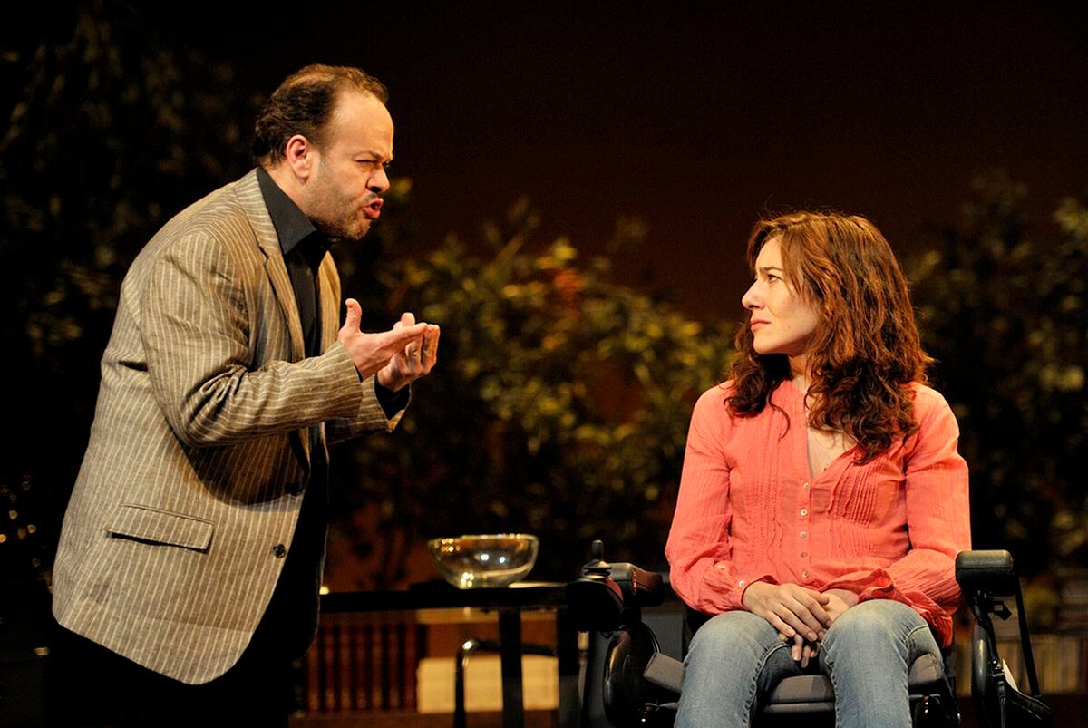 Mingo Ràfols y Àngels Bassas, en una escena de Dúo para una sola voz ...