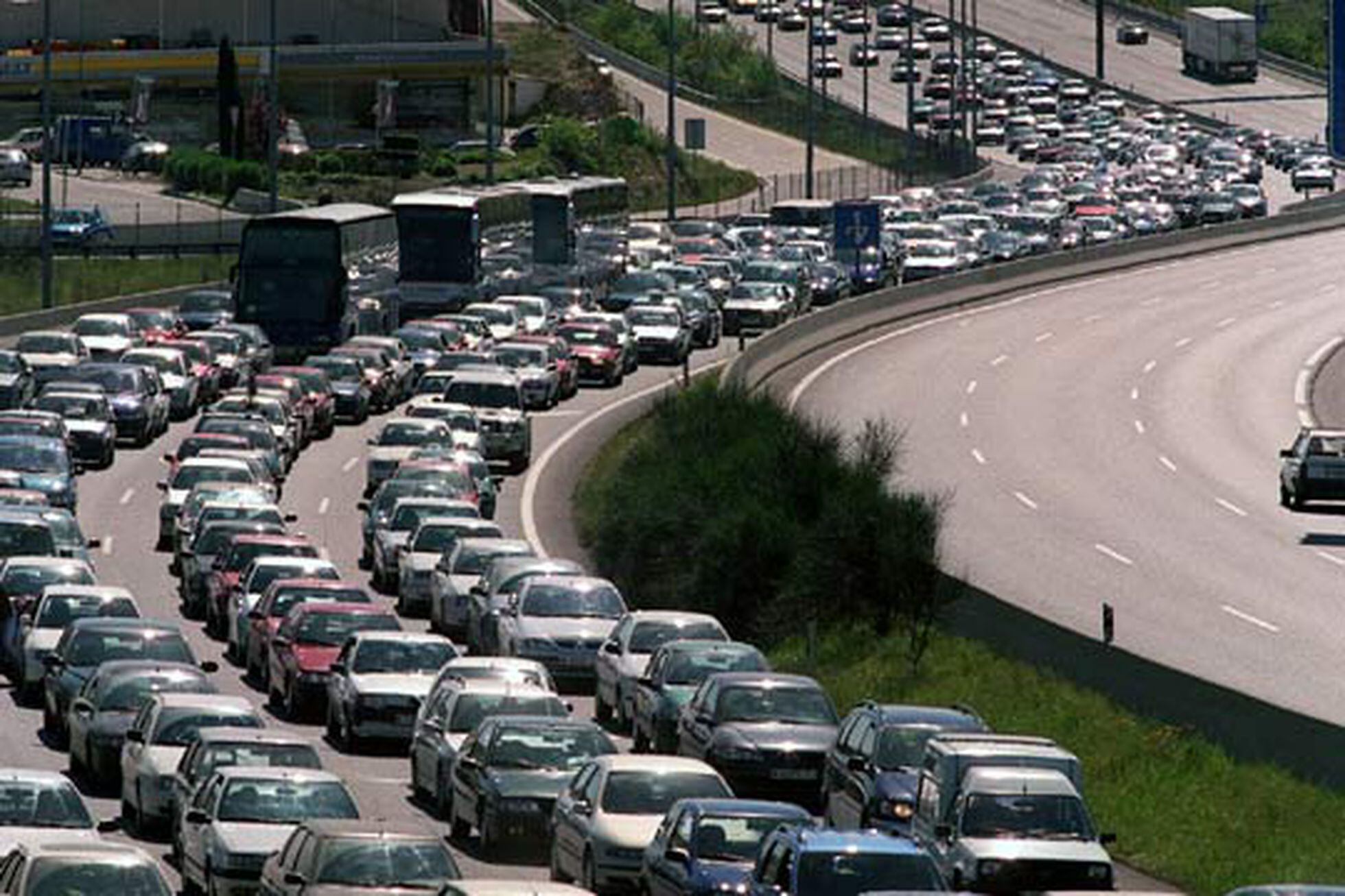 Atasco en la A-6 a la salida de Madrid | España | EL PAÍS