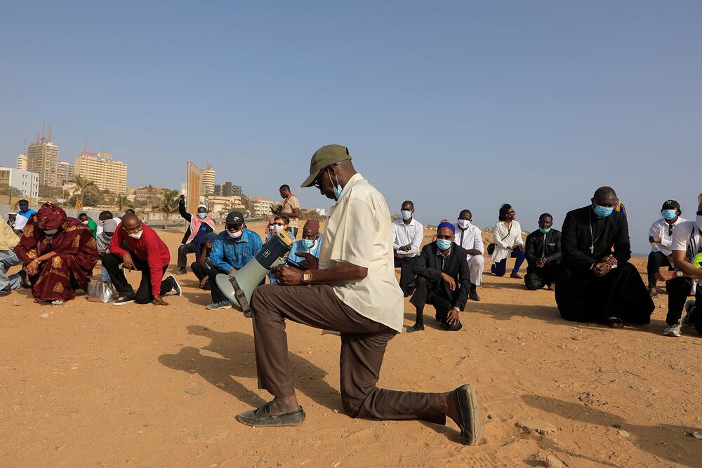 ‘Arrodillarse’ (6/6) | Opinión | EL PAÍS