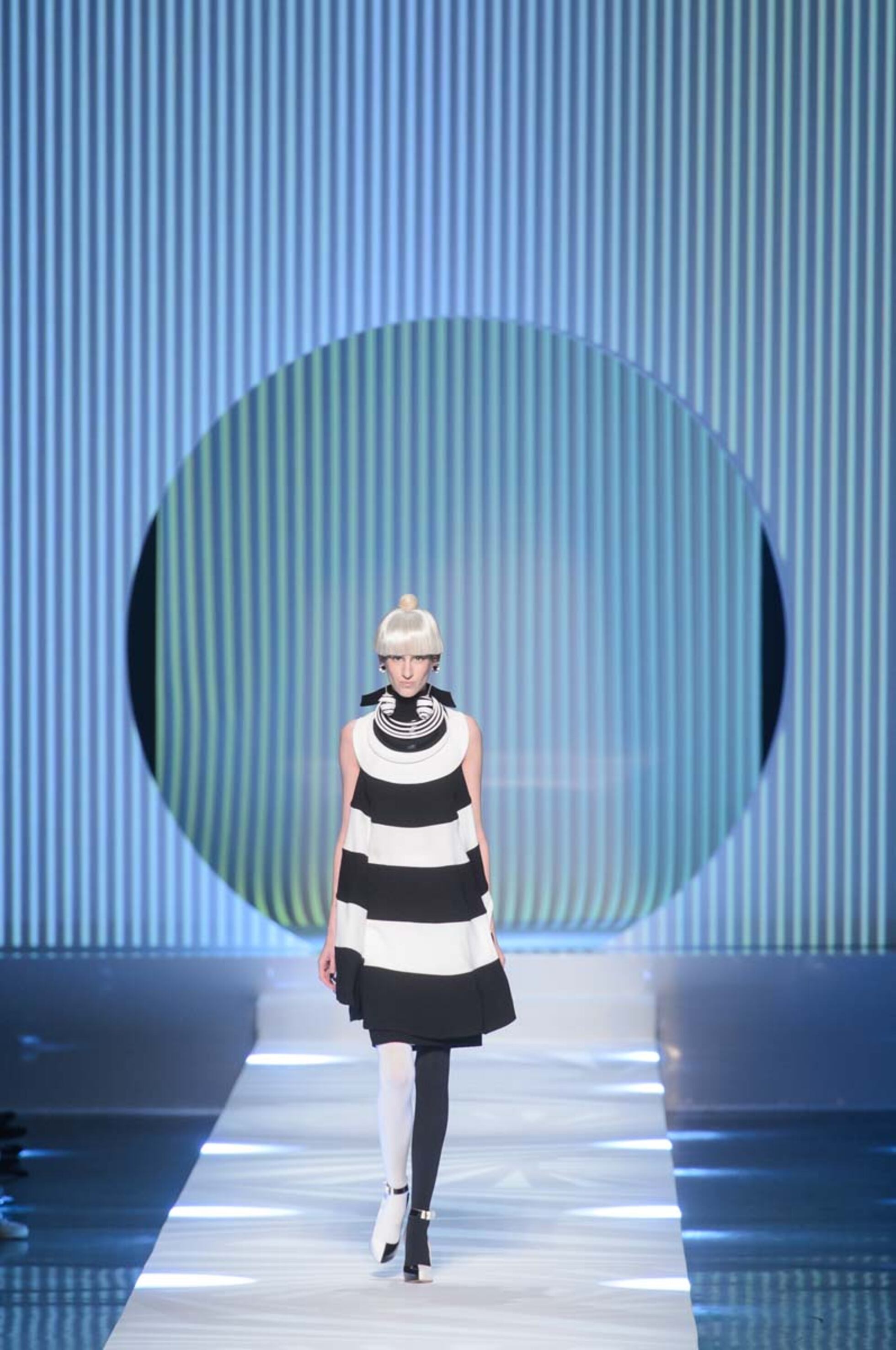Jean Paul Gaultier homenajea a Pierre Cardin en un desfile lleno de ...