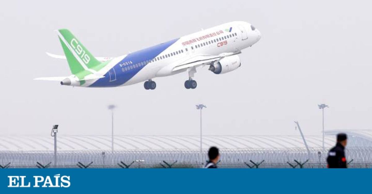 El primer gran avión de pasajeros chino despega para competir con ...