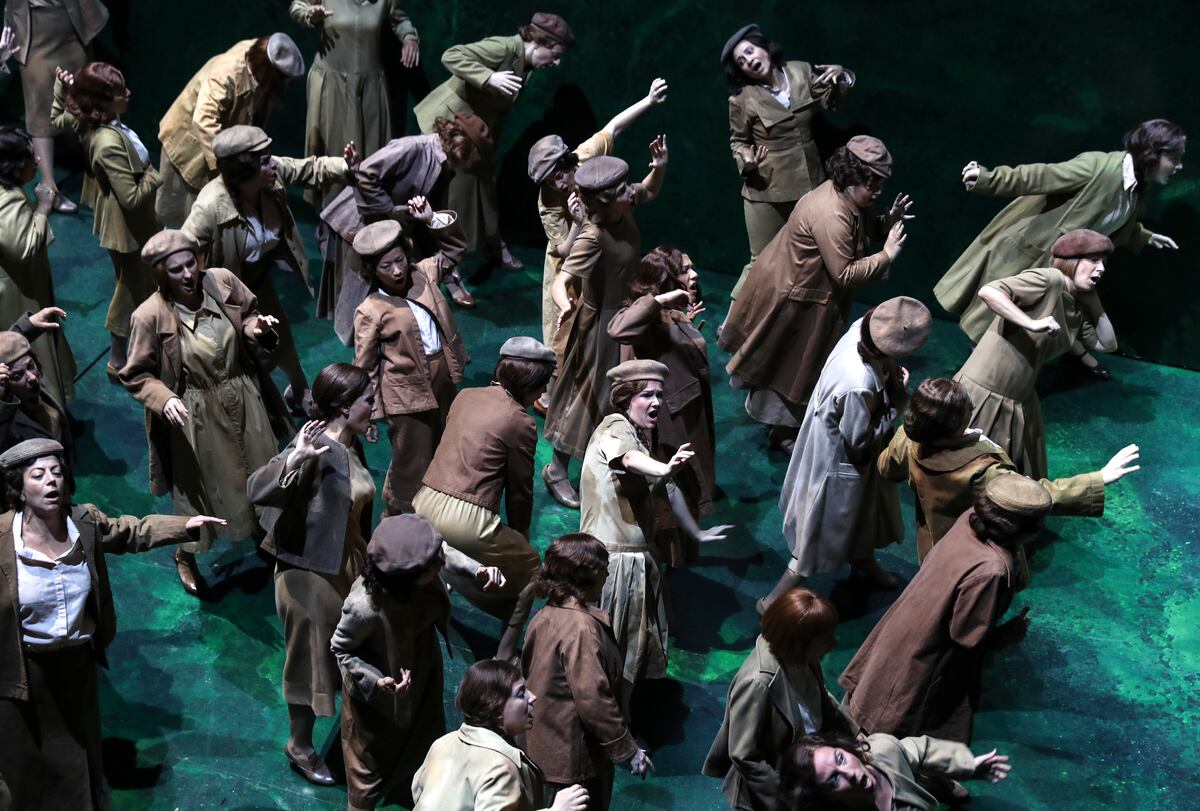 El coro se convierte en protagonista de la ópera | Cultura | EL PAÍS