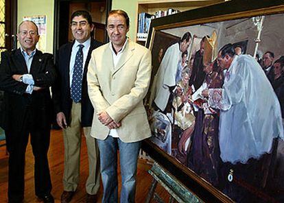 El pintor Luis Azón (derecha), autor del cuadro que regalan los nobles ...