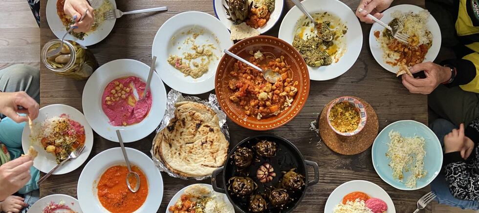 Cómo montar una cena con invitados en casa sin morir de estrés | El ...