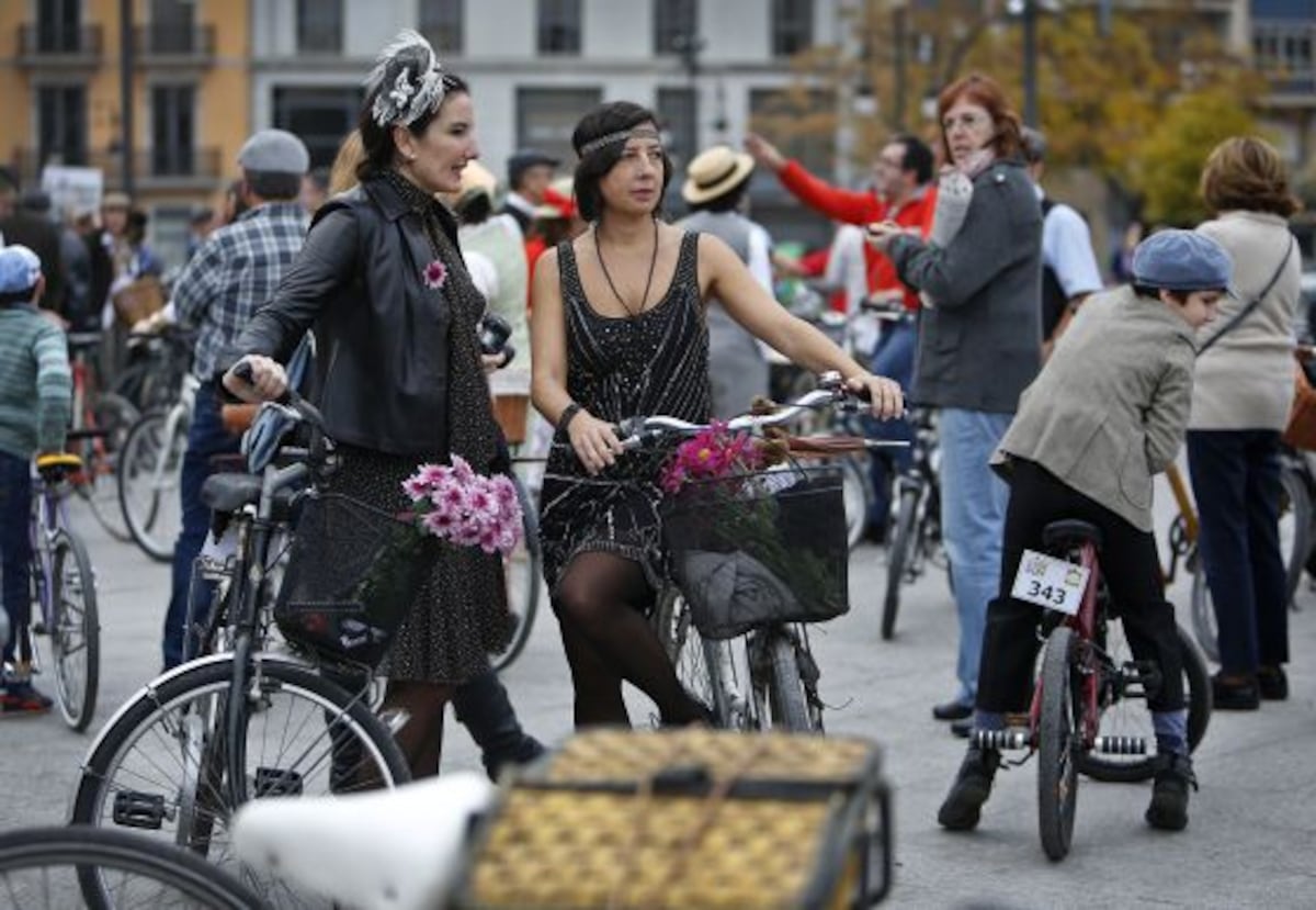 Las bicicletas clásicas toman el centro de Valencia | Noticias de la ...