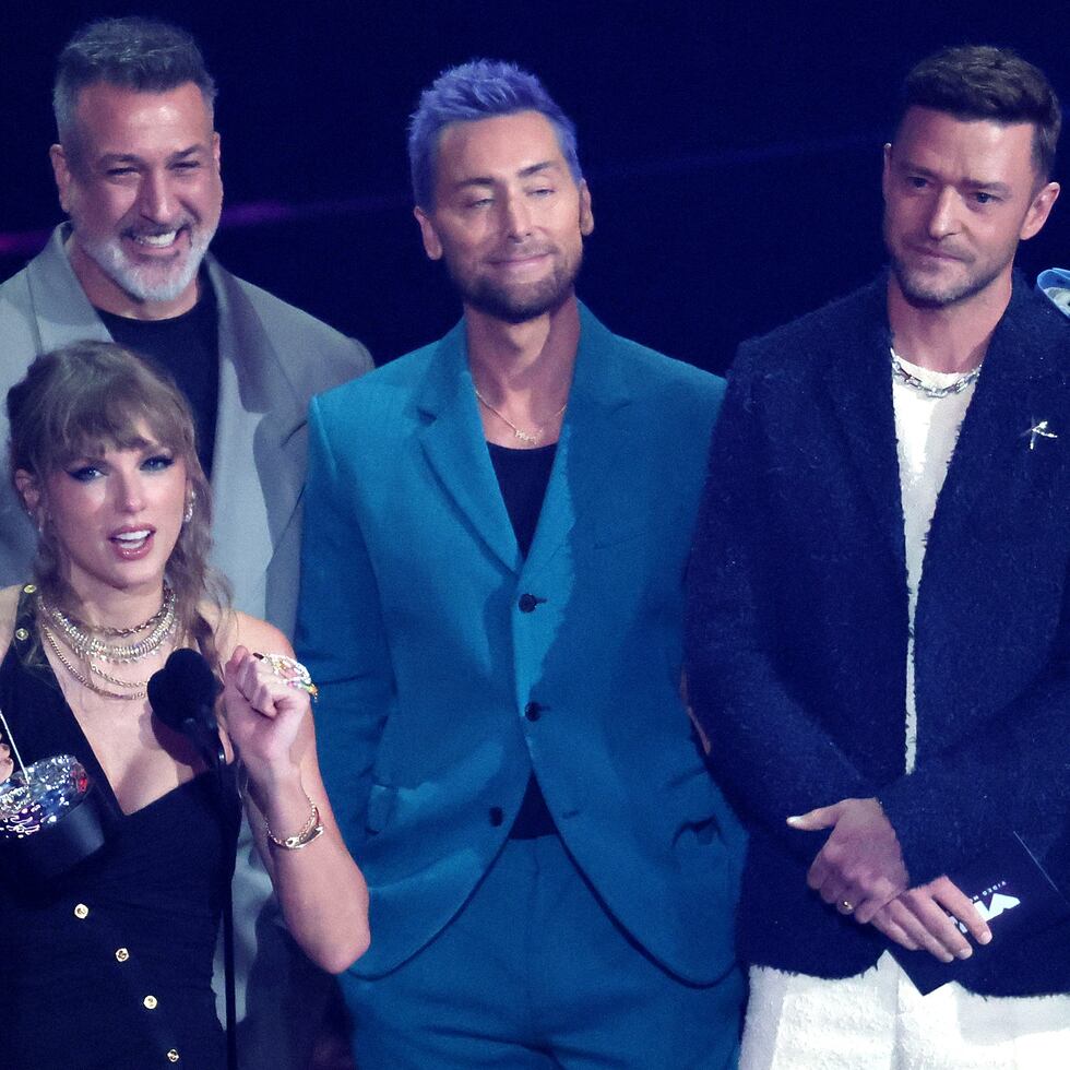 Taylor Swift Arrasa En Los VMA De MTV Donde Irrumpe Shakira Taylor Swift Arrasa En Los VMA De MTV Donde Irrumpe Shakira