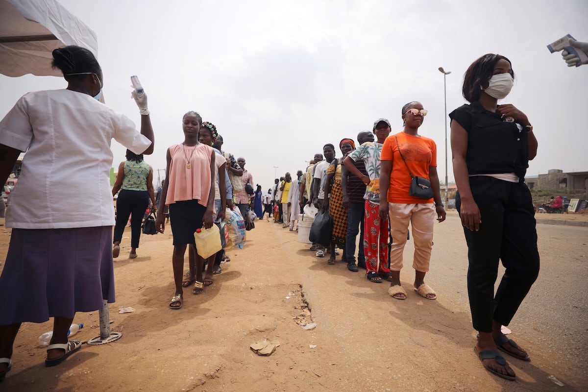 Pandemia y pobreza, el aterrador doble reto de África | Internacional ...