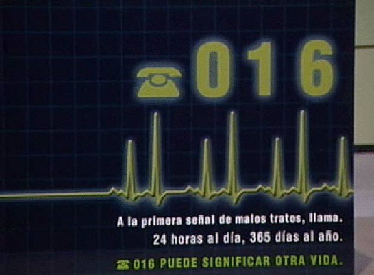 016: Un teléfono de ayuda para las mujeres maltratadas | Sociedad | EL PAÍS