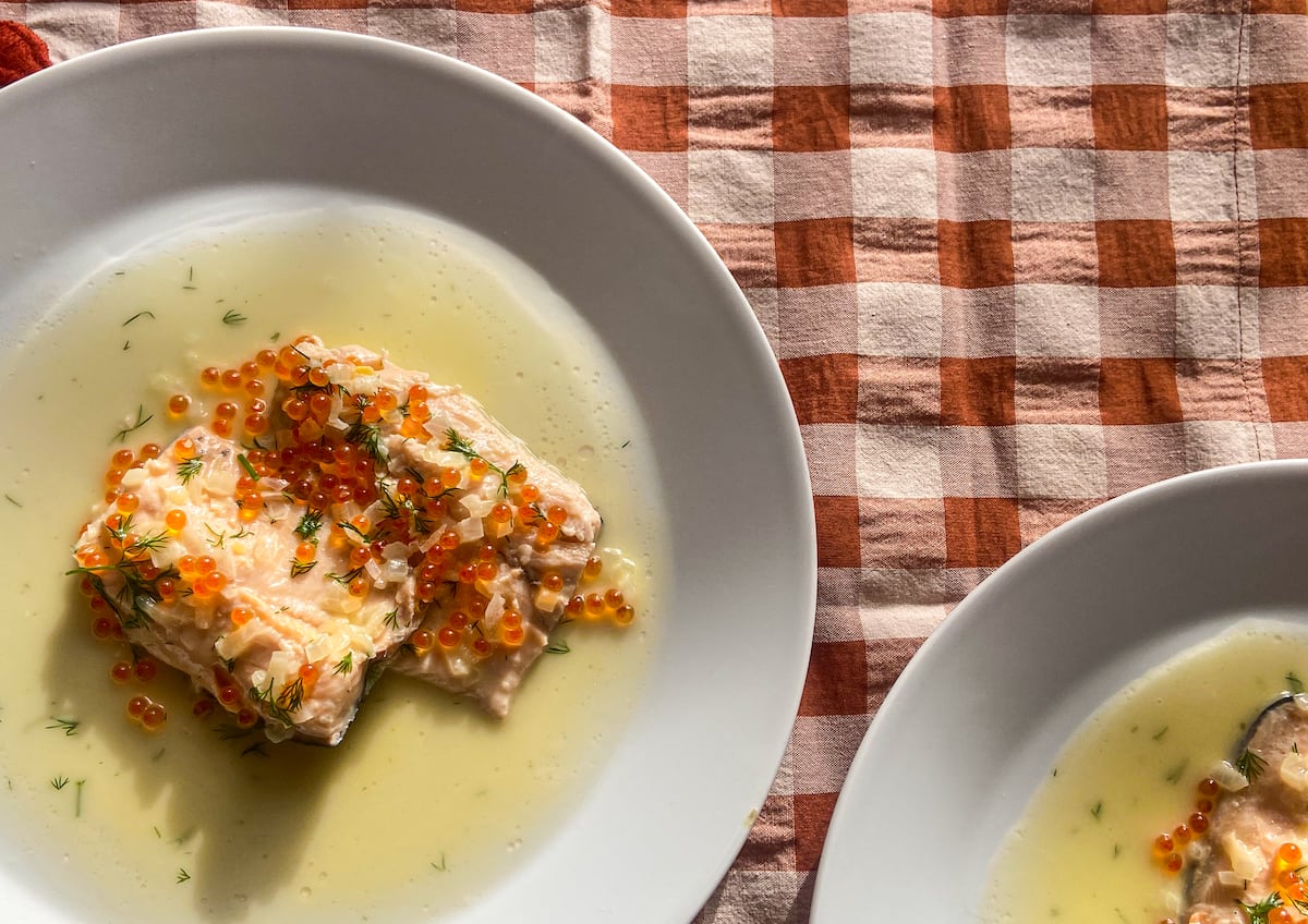 Trucha pochada con salsa de mantequilla y eneldo | El Comidista ...