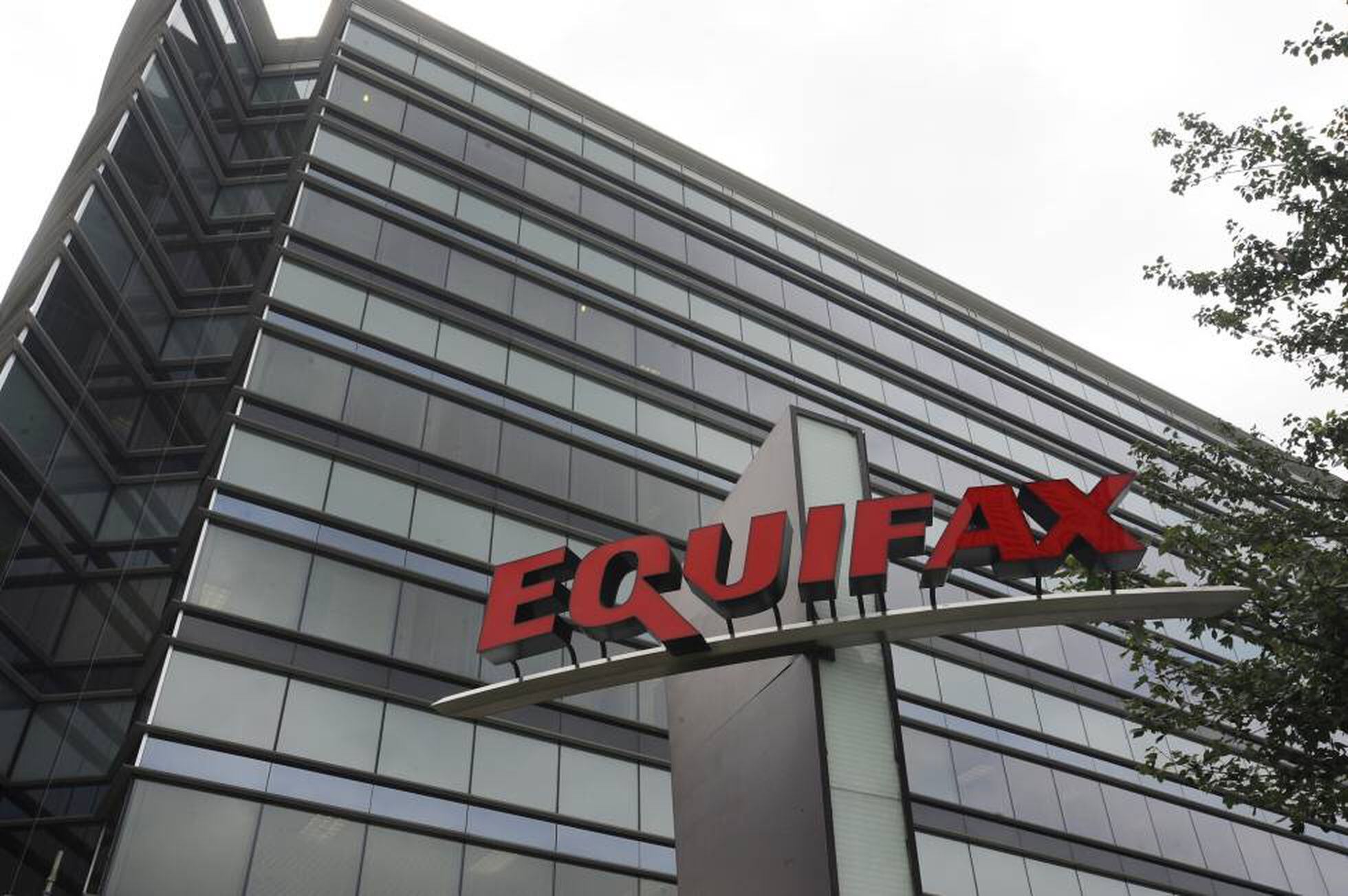 Equifax: Un ciberataque masivo roba los datos de 143 millones de ...