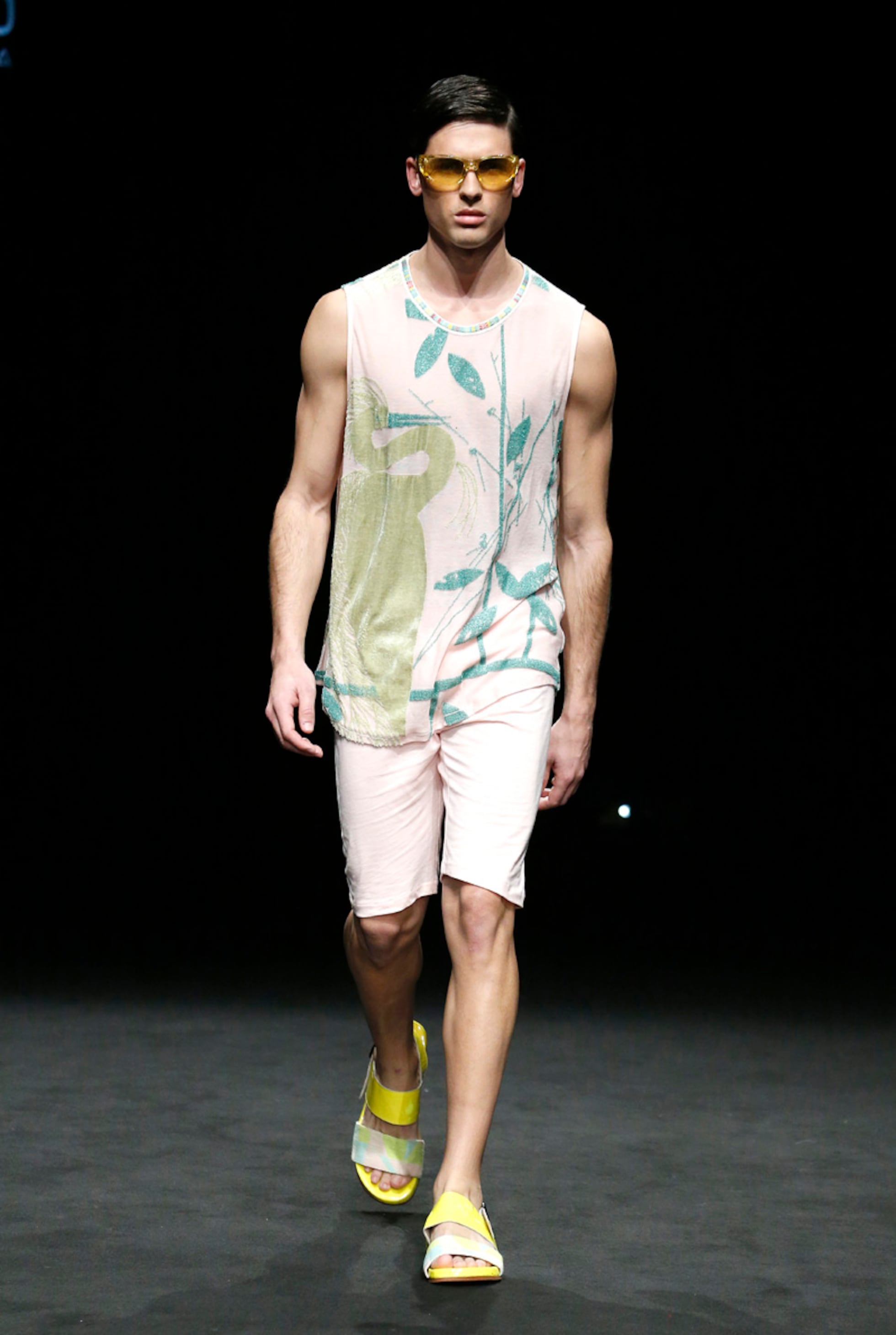 María Vicente, hija de Judit Mascó, debuta como modelo desfilando para ...