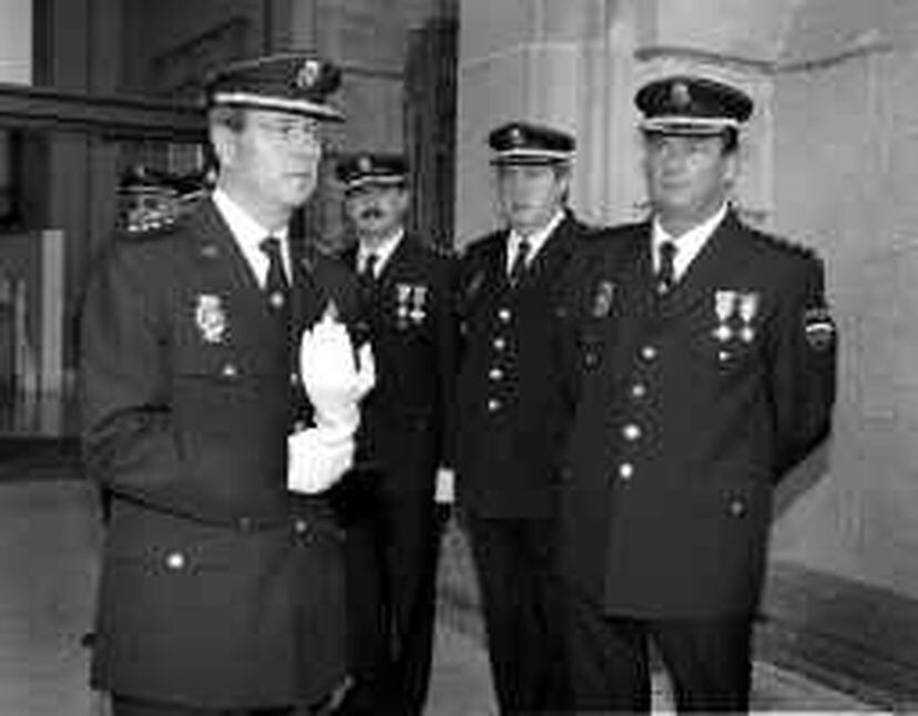 B 37127 - (02/oct/00) - color -Jefe Superior de Policia de Barcelona en ...