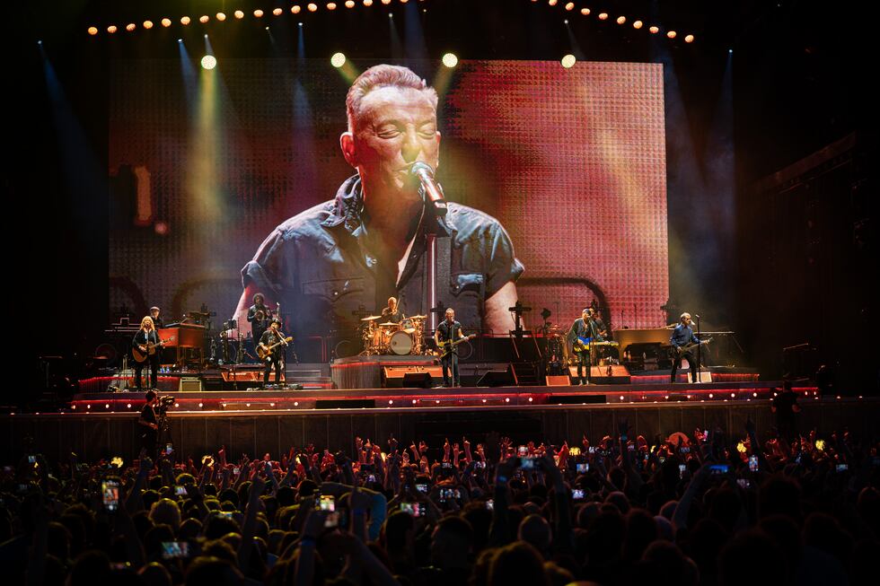 El concierto de Bruce Springsteen en Barcelona, en imágenes | Fotos ...