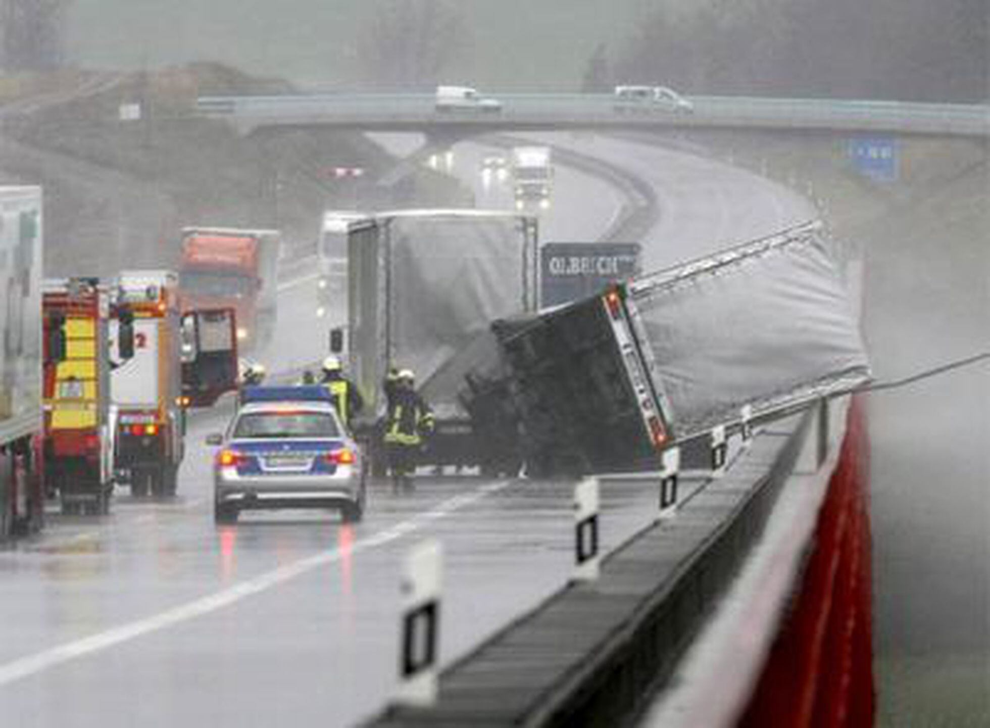 La tempestad Kyrill causa 18 muertos a su paso por el norte de Europa ...