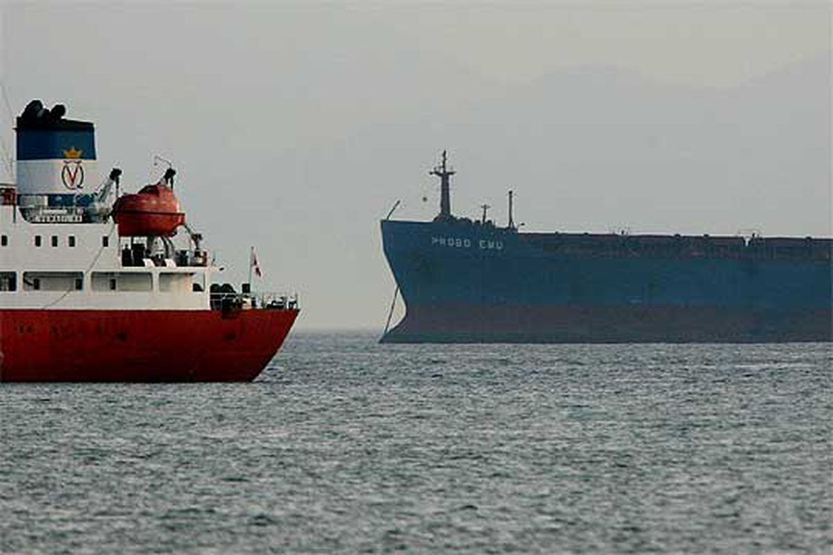 El barco 'Probo Emu' | Sociedad | EL PAÍS