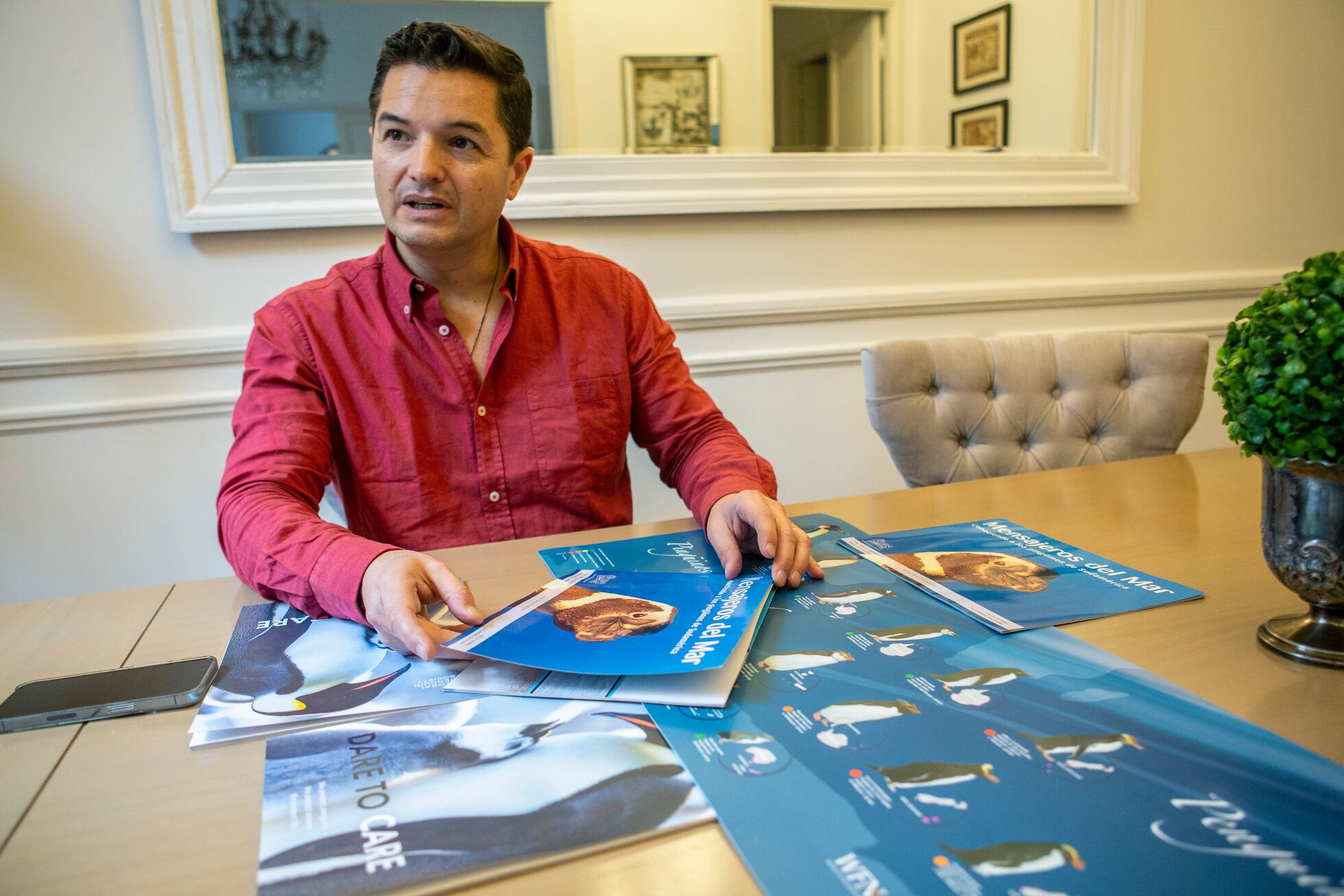 Pablo Borboroglu, embajador mundial de los pingüinos | América Futura ...