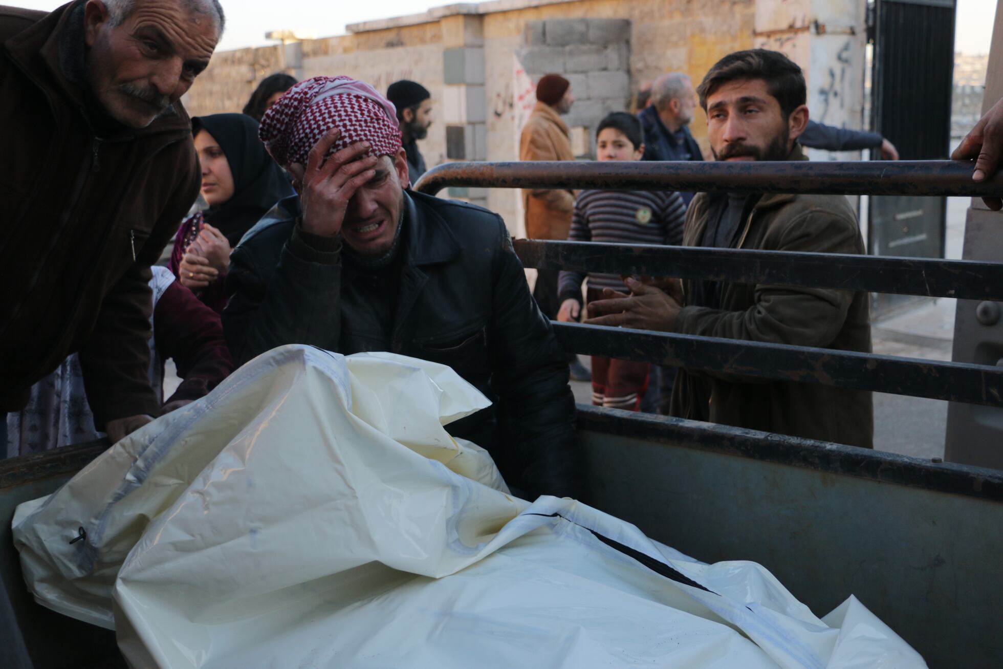 Siria: Del ostracismo a la alfombra roja: el terremoto acelera el acercamiento árabe a Bachar el ...