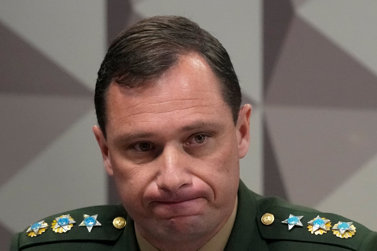 El Secretario Personal De Bolsonaro Comparece Ante La Comisión