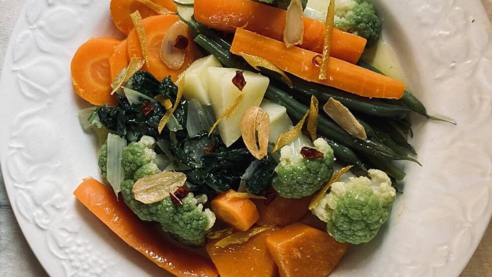 Cómo cocer verduras y tres salsas para acompañarlas | Recetas ...