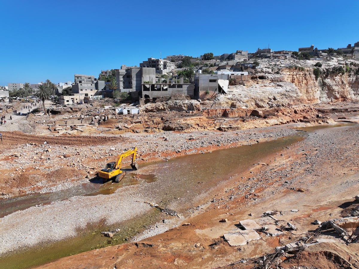 Searchers look for more than 10,000 missing in flooded Libyan city ...