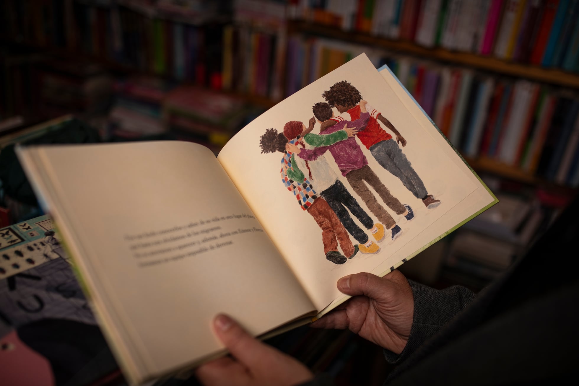 Marcelo Simonetti, escritor: “En Chile nos relacionamos con el migrante ...