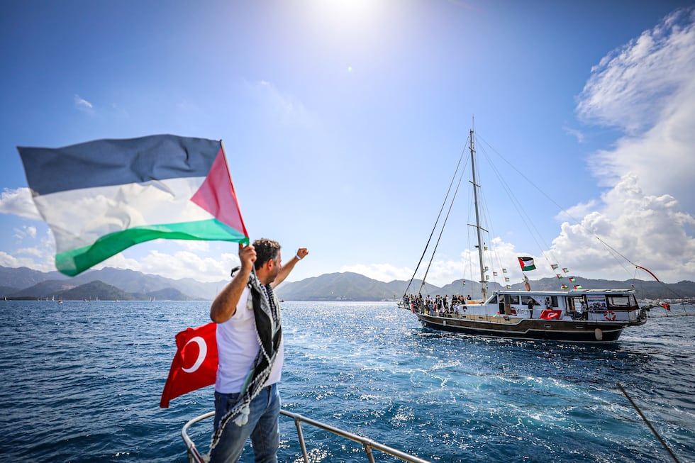 Israel intercepta otros 30 barcos de la flotilla a Gaza | Internacional ...