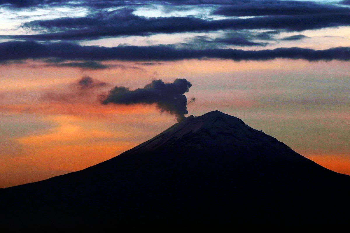 Threatening 22 million people, Mexico’s Popocatepetl is a very closely ...