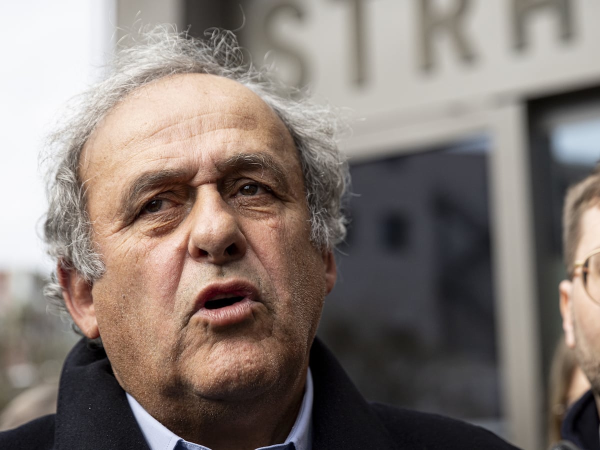 Roban una veintena de trofeos deportivos en la casa de Michel Platini ...
