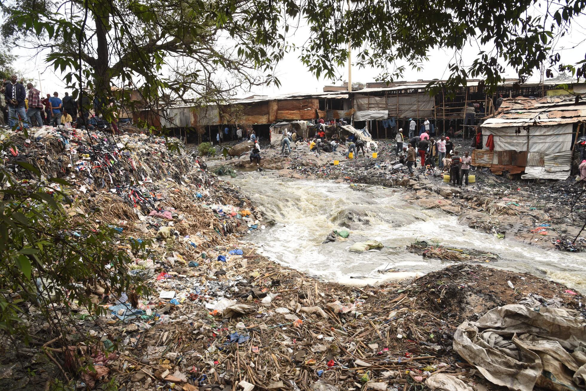 La Unión Europea exporta a Kenia 56 millones de prendas que acaban en ...