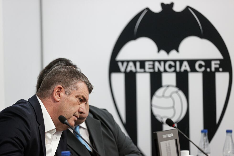 Ron Gourlay, CEO del Valencia CF, fía su plan a Carlos Corberán: “El ...